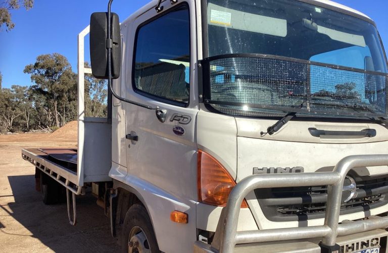 HINO FLAT TOP TRUCK FOR SALE - Mine Graveyard